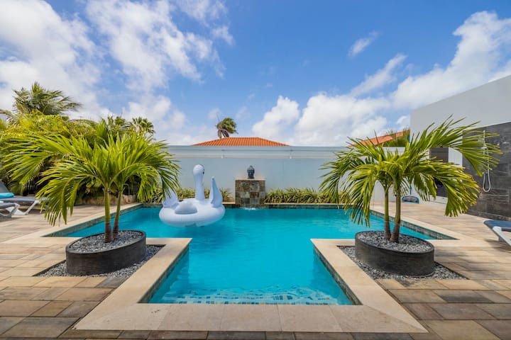 New Modern 4br 4.5ba W/ Pool & Outdoor Dining - Aruba