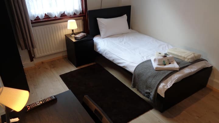 5 - Single Guest Warm Welcome In Whitechapel - Greenwich