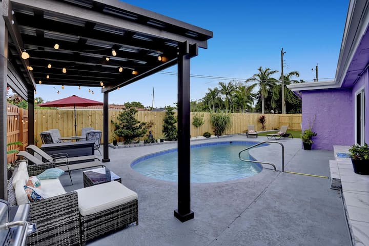 Tropical Sunshine Pool Home 3.4 Miles To The Beach - Margate, FL