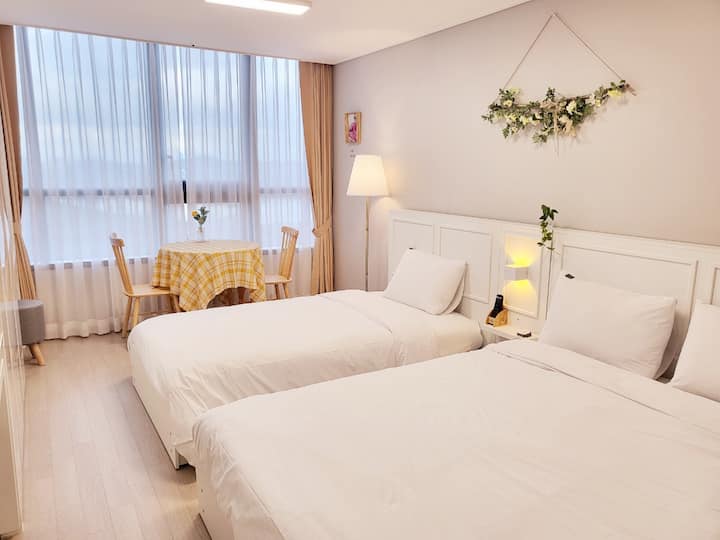 [2인or3인]아늑한공간, 호텔침구, 커피머신기 - Zuid-Korea