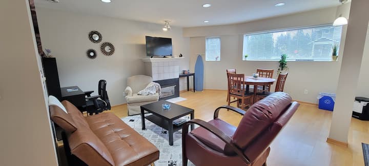 Cheerful 2-br Suite - On-site Free Parking Cars/rv - North Vancouver
