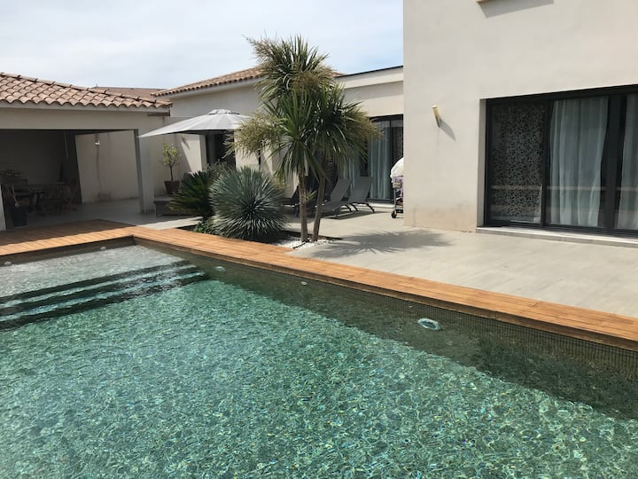 Magnifique Villa Contemporaine Avec Piscine - Saint-Gilles, France