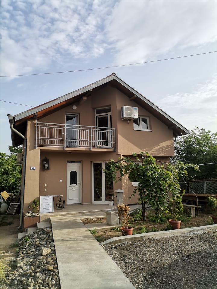 Kuća (100m²) U Kraljevu, Karadjordjeva Ulica 159 - Kraljevo