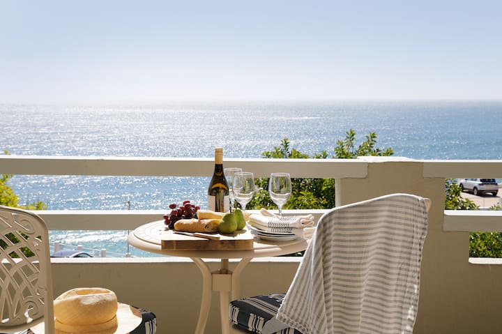 Comfortable 3 Bedroom Apartment - Number 5103 - Camps Bay