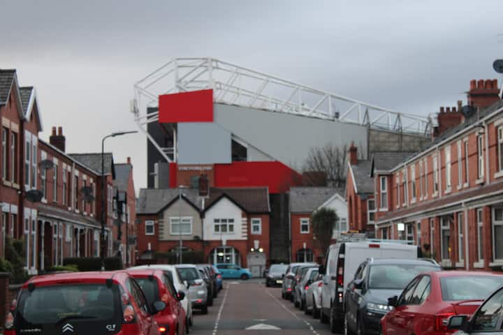 Beautiful, Spacious, Old Trafford Home - Altrincham
