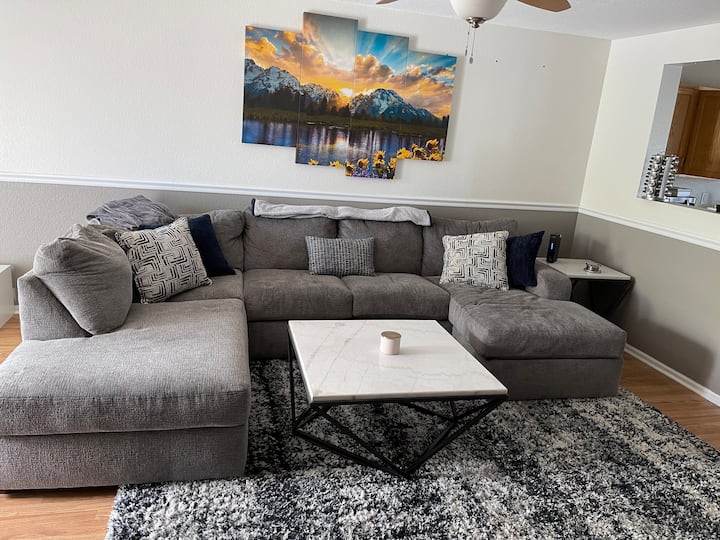 1 Bedroom Townhouse Free Parking With A Backyard - Water World, Federal Heights