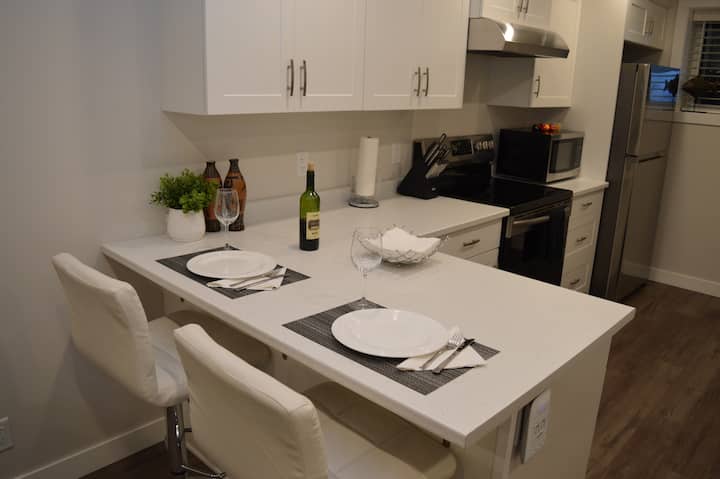 Modern 2-bedroom Suite Close To General Hospital - Regina