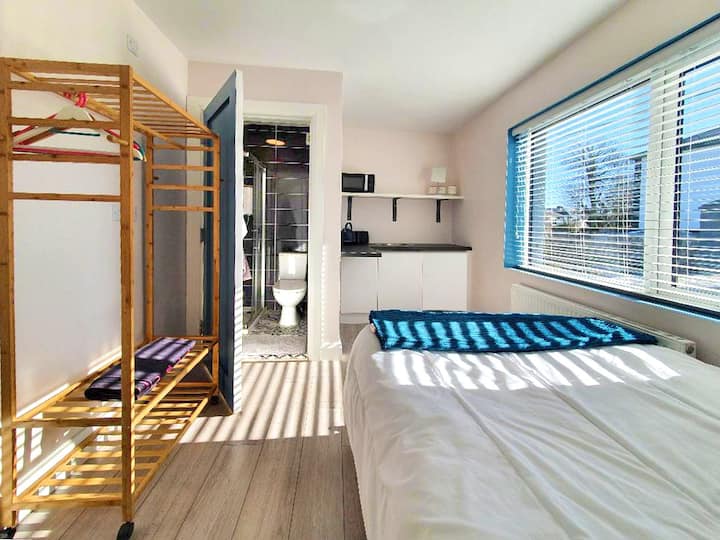 Sunny Self Contained Room - Claregalway