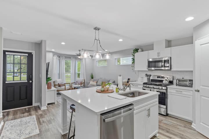 New! Quiet Cottage Style In Convenient Location - Tallahassee, FL