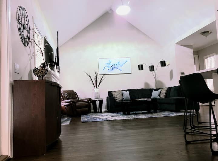 Remodeled Ranch Style Home With Firepit Conveniently Located - Cary, NC