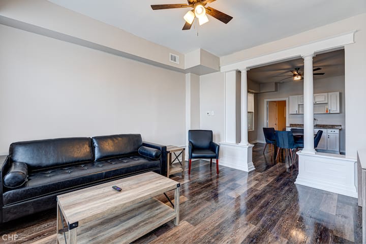 Two Br, 3 Min From Downtown, 4 Blocks From Train - Cicero, IL