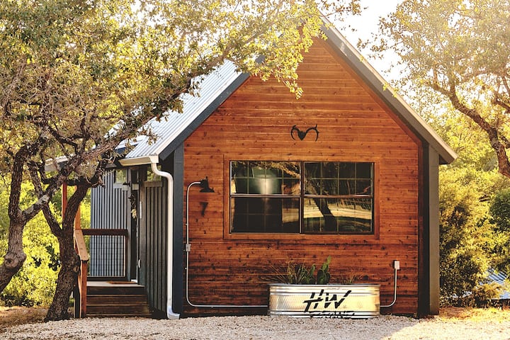 Smart & Cozy Tiny Cabin With Tesla Ev Charger! - Dripping Springs, TX