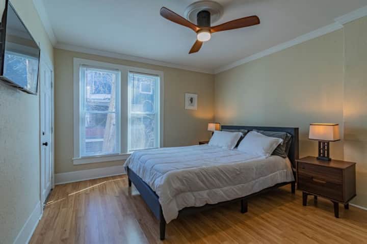 Cheerful 2-bedroom Home - Champaign, IL