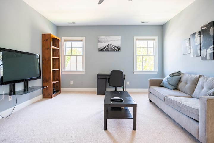 Studio-like Room Available Near Downtown Raleigh - Raleigh, NC