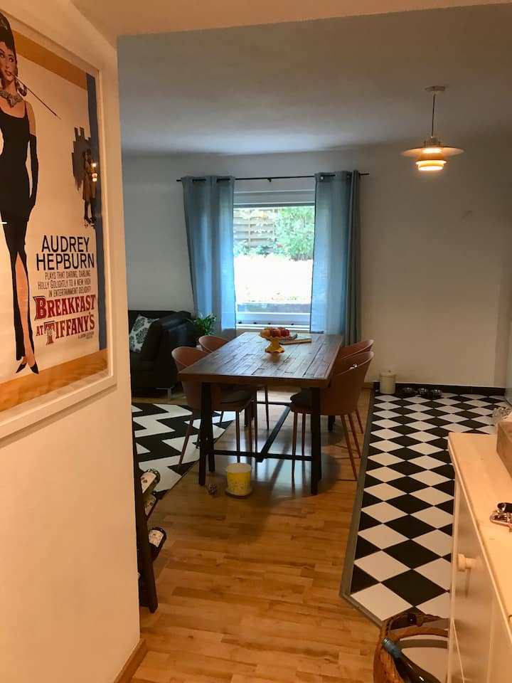 Ruhiges Zimmer In Frankfurt Nur Für Frauen - Frankfurt