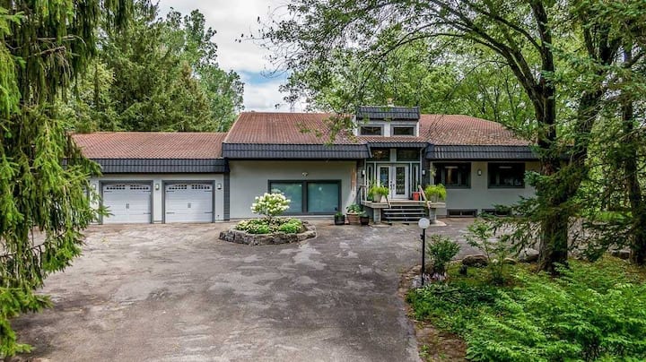 Lakes' Landing, Country Luxury On 10 Acres - Hockley Valley, ON