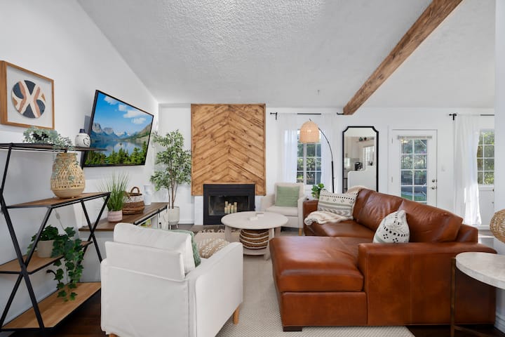 Stunning, Cozy, Private Backyard Oasis With Pool! - Garden Grove, CA