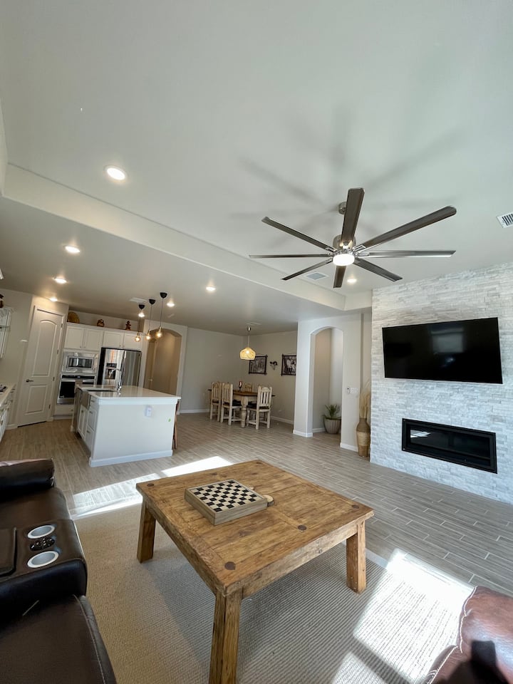 New! 4 Bedroom Upgraded Home W/open Concept - Las Cruces, NM