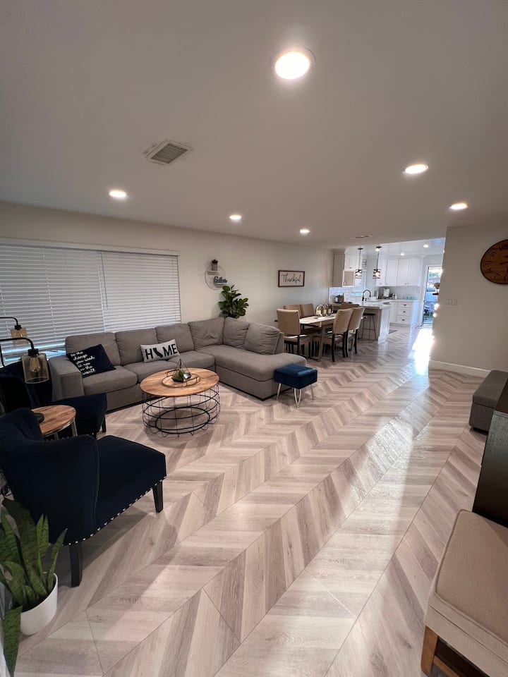 Beautifully Renovated Vacation Home And Back Yard. - Santa Ana, CA