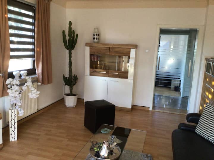 Schöne 2,5 Zimmer Wohnung Mit Südbalkon - Glauchau