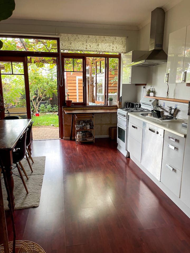 Garden Studio 18 - Perth