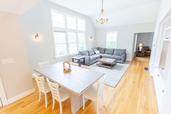 Beautiful, Renovated In-law Near Old Silver - Falmouth, MA