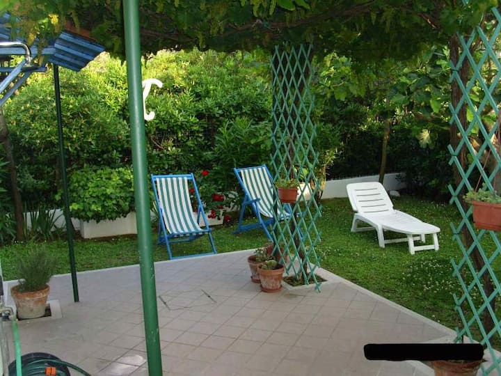 Villetta Frontemare Con Giardino - Falconara Marittima