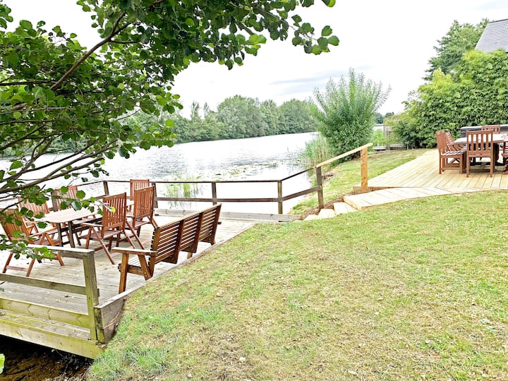 Gorgeous Lakeside Lodge With Hot Tub - Norfolk