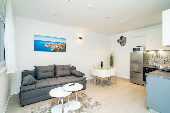 ☆New☆ Peaceful Apt W/patio - Dubrownik