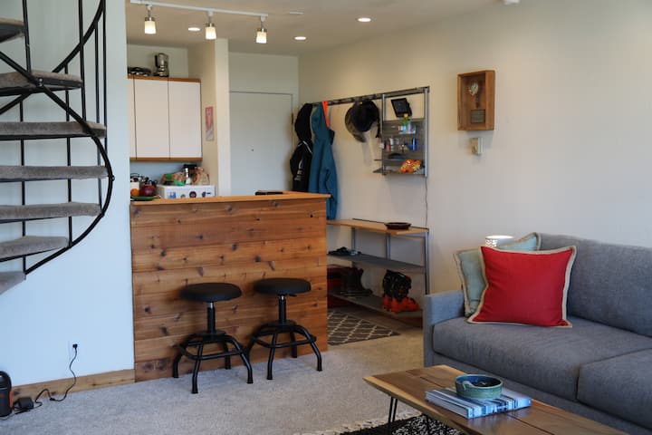 Comfortable And Convenient Ski-in/out Condo! - Truckee, CA
