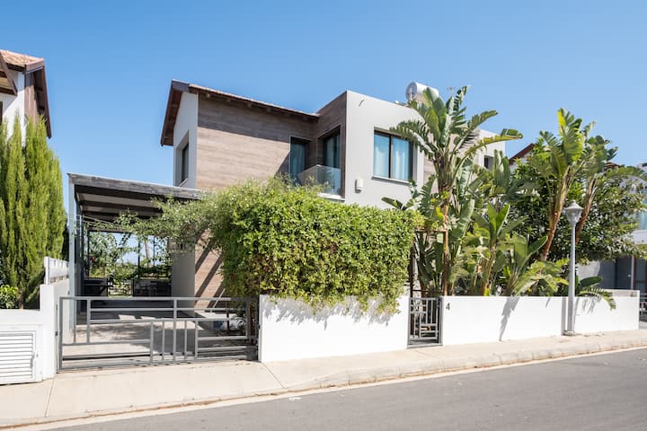 Beautiful Villa And Pool With Sea Views. - Protaras