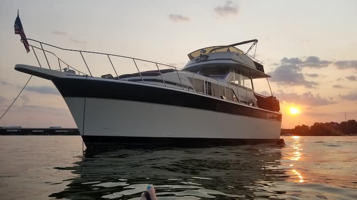 Romantic Overnight W A Sunset Cruise On The Lake - Corinth, TX