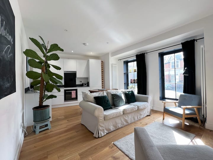 Poets Rest: Seaside Stay W/ Ev Charger & Parking - Sussex, United Kingdom