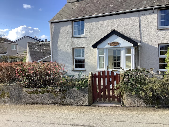 Charming Stone Built 2 Bedroomed Welsh Cottage - Wales