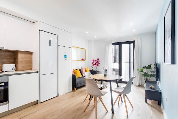 Brand New And Super Central- Monthly Rentals - Valencia