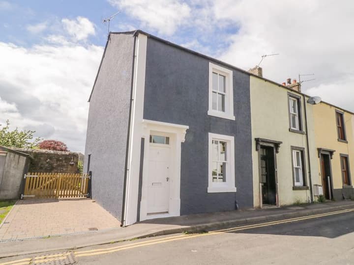 Cheerful 2 Bedroom Cottage, Centre Of Cockermouth - Cockermouth