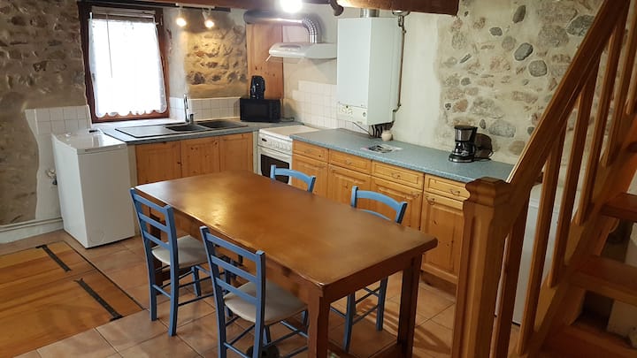Bienvenue Au Léon, Chaleur De La Pierre Et Du Bois - Issoire