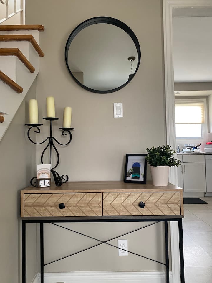 Spacious 4br Home With Parking,great For Long Term - Belleville, Canada