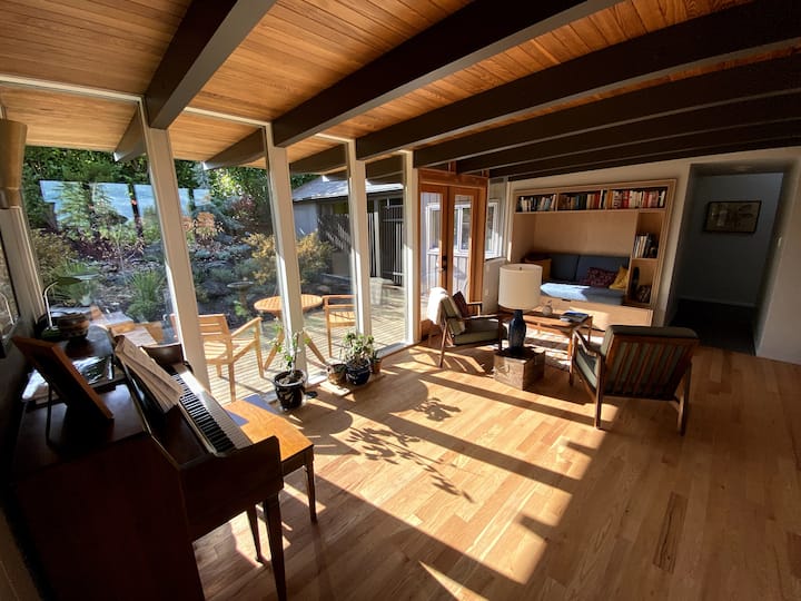 Mid Century Modern Home In The Hills - Eugene, OR