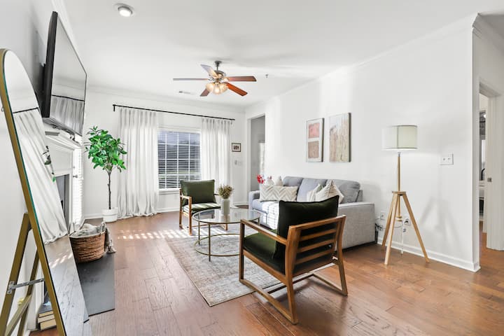 Stylish Cozy W/parking! Mins To Truist Park + Atl! - Smyrna, GA