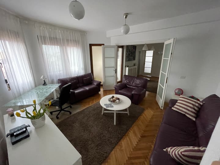 Relax Work & Travel 4 Room Apartment With Hot Tub - 부쿠레슈티