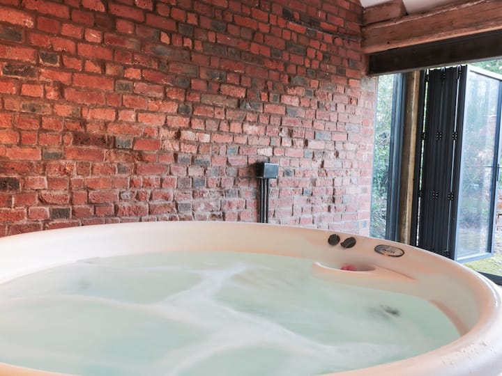 Spacious Rural Two Bedroom Cottage With A Hot Tub - Ross-on-Wye