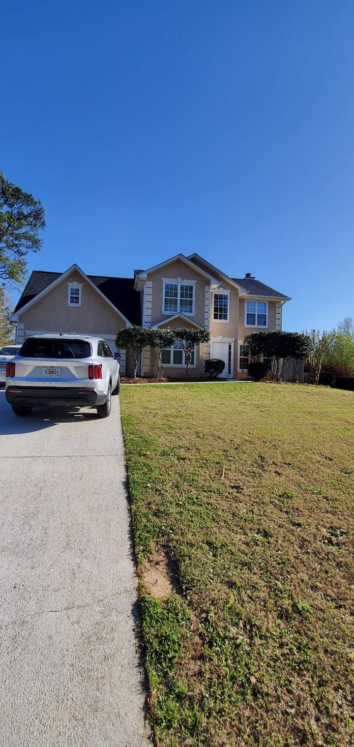 Cozy Family Home - 3 Bedroom, 1 1/2 Bathroom - Conyers, GA
