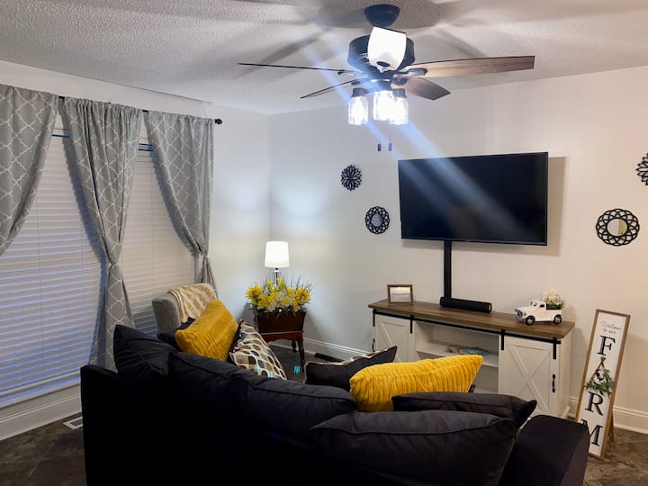 Cozy 3 Bedroom Farmhouse - Lake Marion, SC