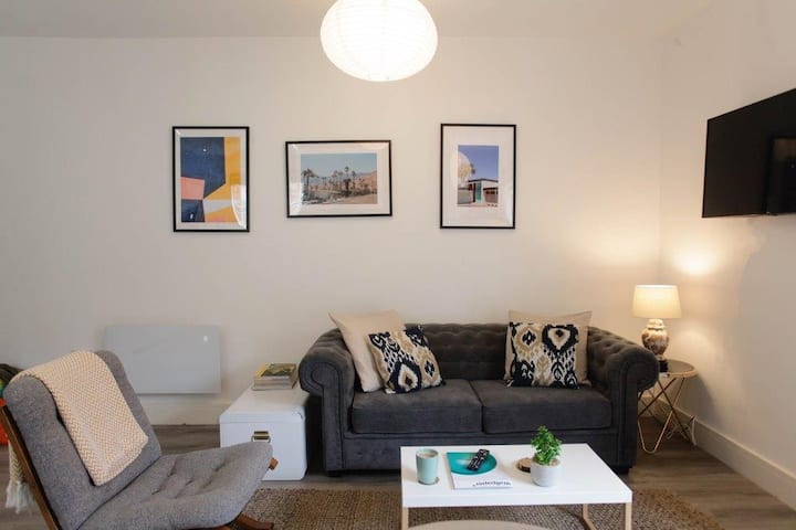 Modern Town Centre Flat - Beach 10 Minute Walk - Wifi - Garden/patio - Fm8421 - Southbourne