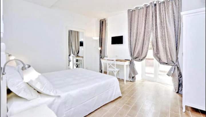 Beautiful Double Bedroom With Garden - Rom