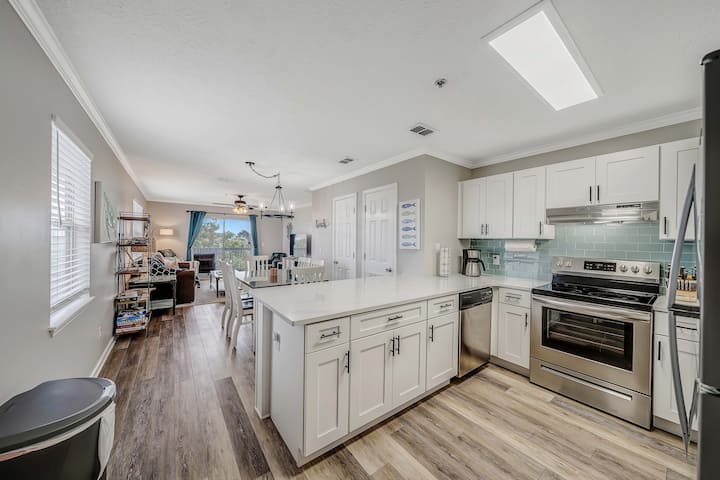 Pet Friendly Gulf View Condo - Panama City Beach, FL