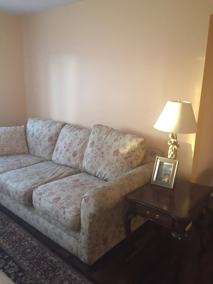 Lovely Room Located In Beautiful Downtown Saco, - Saco, ME