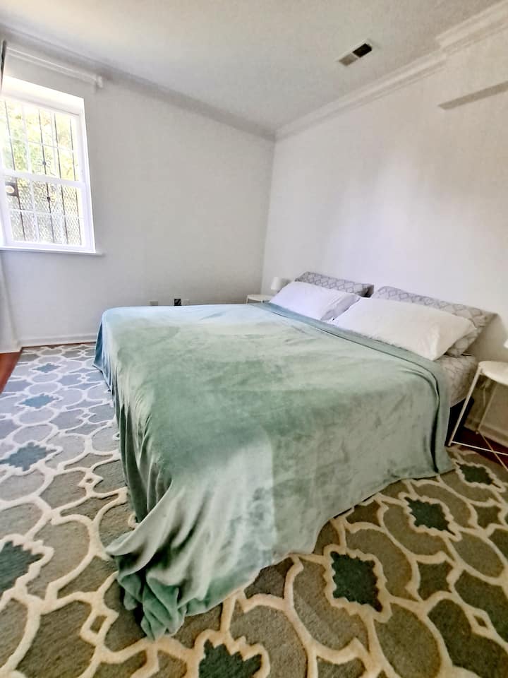 Cosy Private Room - King Bed, Own Bathroom & Cable - Largo, MD