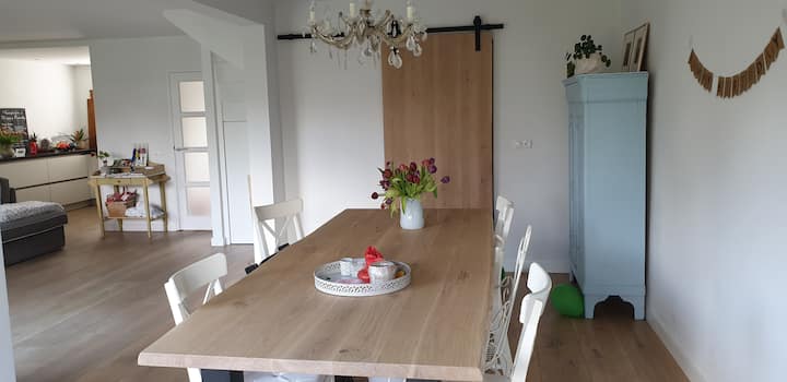 Gezellig Huis Met Openhaard En Voor- En Achtertuin - Bergen